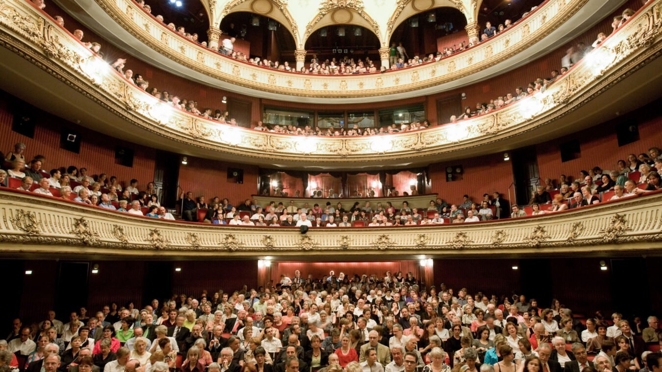 Bern. Amsterdamse toestanden. - Opera Gazet