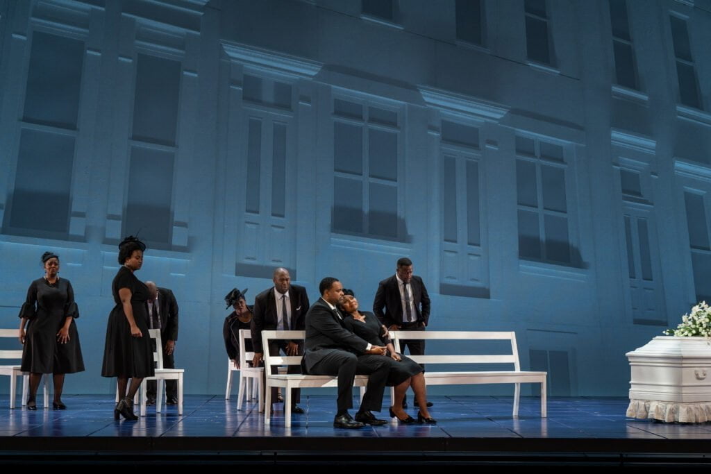 BLUE. Een pathetisch cliché. - Opera Gazet